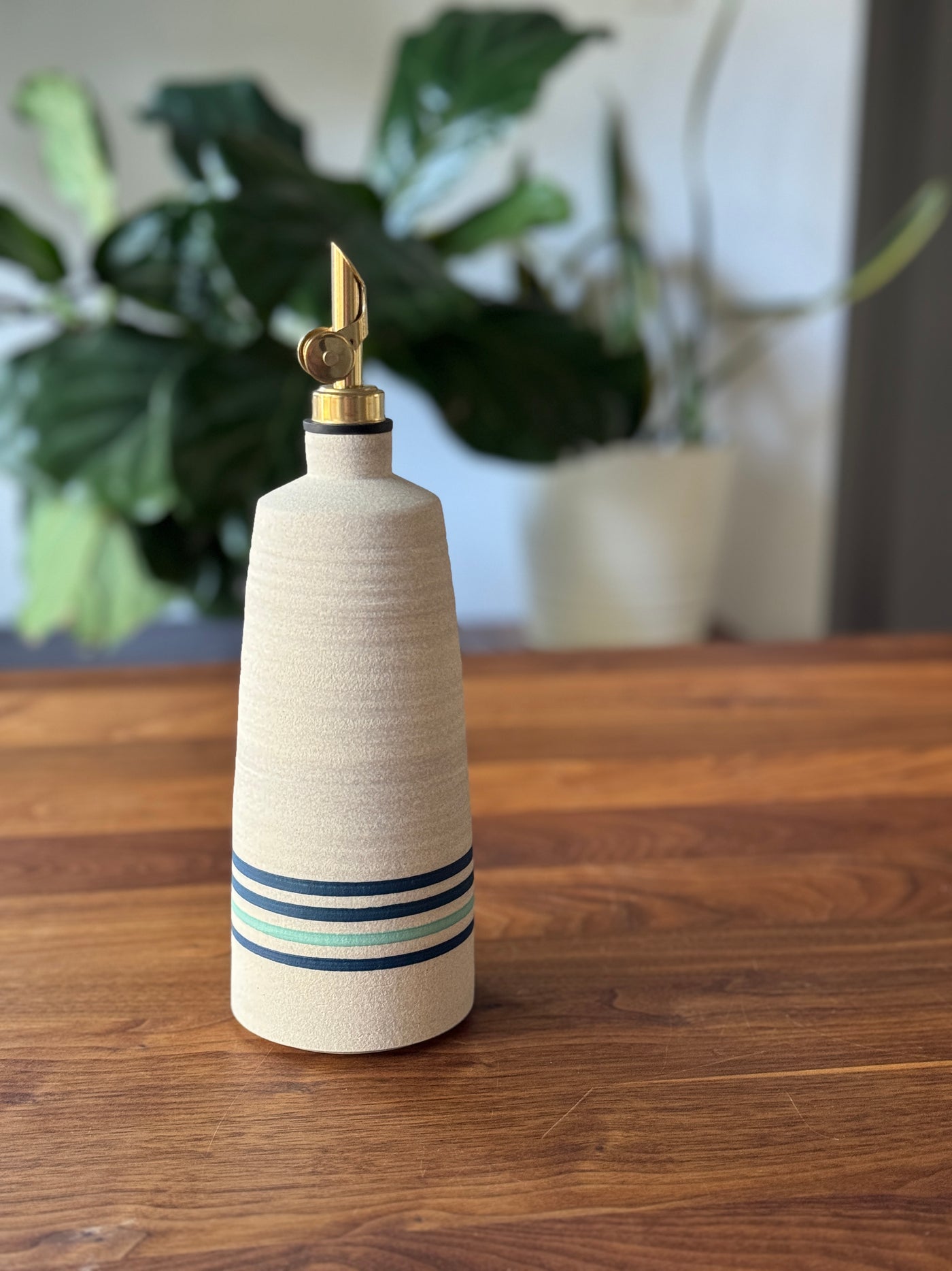 Tribeca Oil Pourer – Fenway Clayworks